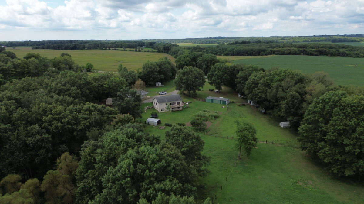 Homestead with Acreage: 62.44 acres - Bright Star Real Estate Services