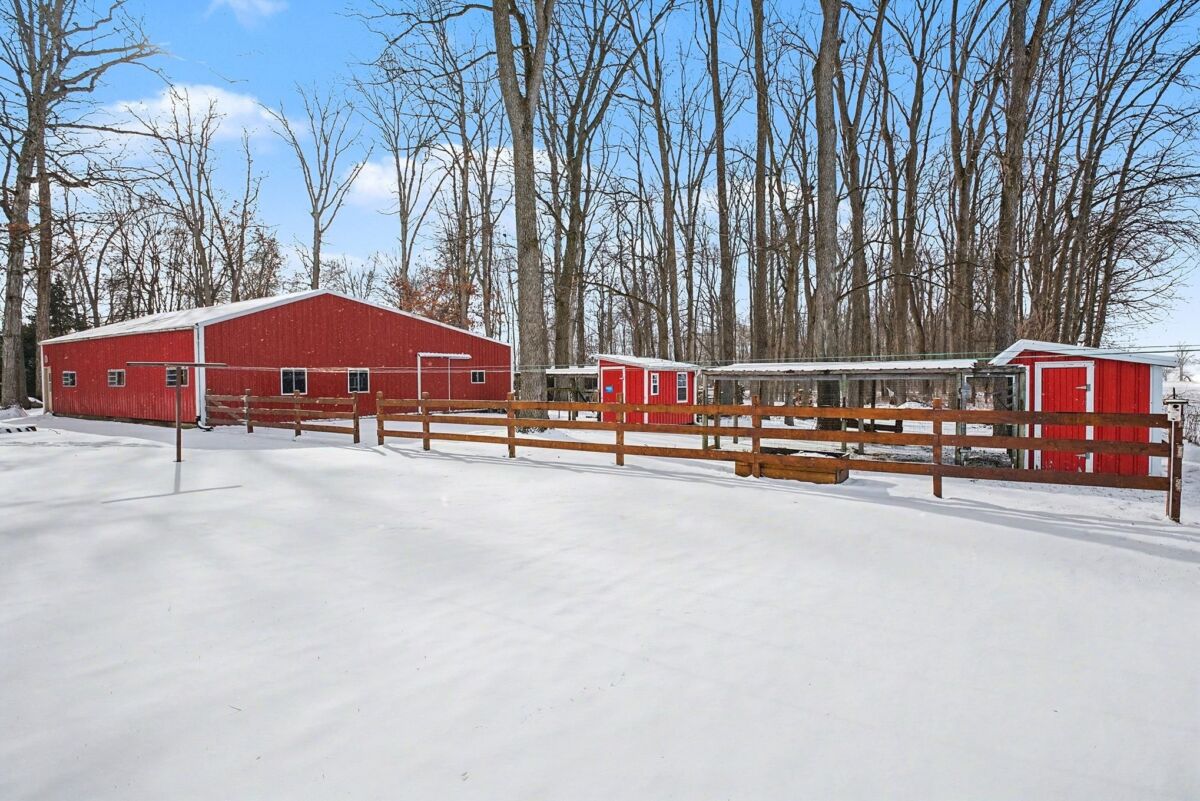 Homestead in Valley Hills: 3 acres - Bright Star Real Estate Services